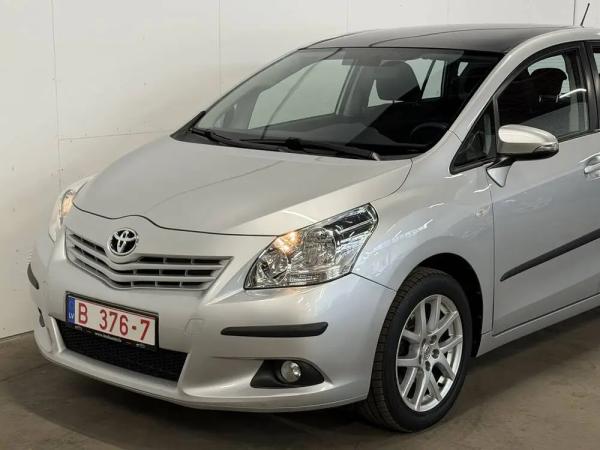 Grey Toyota Verso 2011 in Jurmala, with an engine capacity of 1.80 L and mileage of 193 thousand km for 6950 €, photo 7 on AUTOMOTO.COM.LV