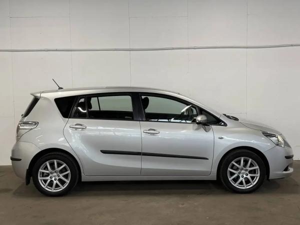 Grey Toyota Verso 2011 in Jurmala, with an engine capacity of 1.80 L and mileage of 193 thousand km for 6950 €, photo 9 on AUTOMOTO.COM.LV