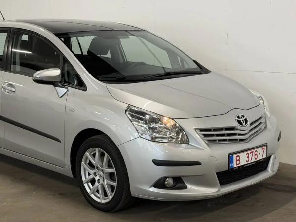 Grey Toyota Verso 2011 in Jurmala, with an engine capacity of 1.80 L and mileage of 193 thousand km for 6950 €, photo 10 on AUTOMOTO.COM.LV
