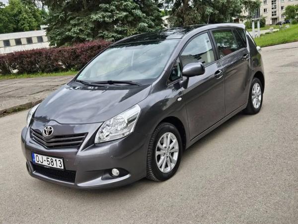 Grey Toyota Verso 2011 in Jekabpils, with an engine capacity of 2.00 L and mileage of 245 thousand km for 5490 €, photo 1 on AUTOMOTO.COM.LV