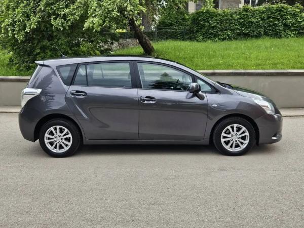 Grey Toyota Verso 2011 in Jekabpils, with an engine capacity of 2.00 L and mileage of 245 thousand km for 5490 €, photo 5 on AUTOMOTO.COM.LV