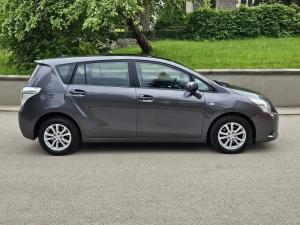 Pelēks Toyota Verso 2011 Jēkabpils, ar dzinēja tilpumu 2.00 L un nobraukumu 245 tūkst. km par 5490 €, foto 6 vietnē AUTOMOTO.COM.LV