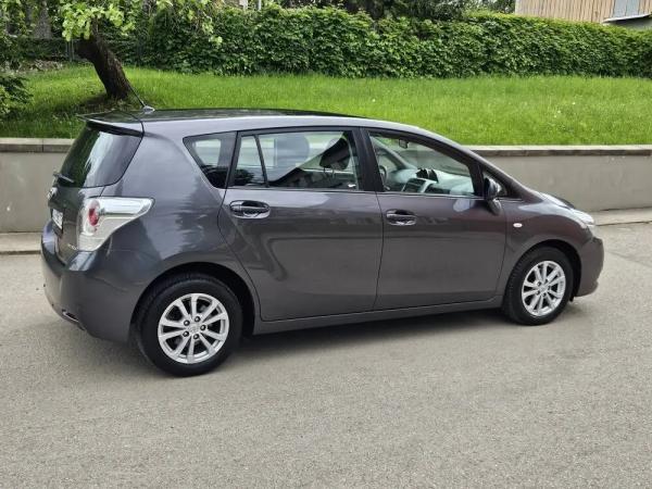 Grey Toyota Verso 2011 in Jekabpils, with an engine capacity of 2.00 L and mileage of 245 thousand km for 5490 €, photo 6 on AUTOMOTO.COM.LV