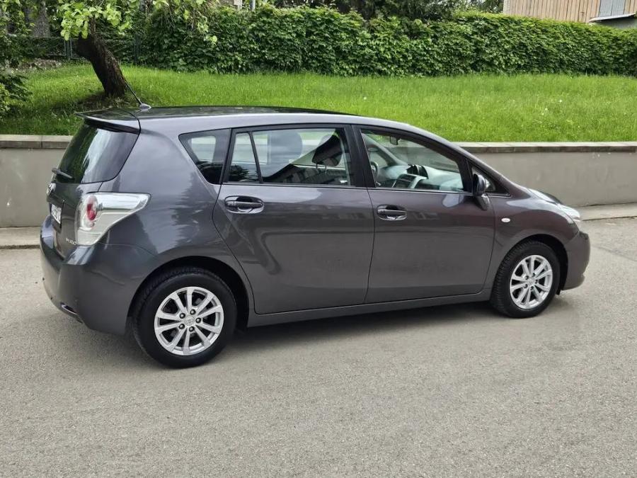 Pelēks Toyota Verso 2011 Jēkabpils, ar dzinēja tilpumu 2.00 L un nobraukumu 245 tūkst. km par 5490 €, foto 7 vietnē AUTOMOTO.COM.LV