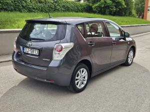 Pelēks Toyota Verso 2011 Jēkabpils, ar dzinēja tilpumu 2.00 L un nobraukumu 245 tūkst. km par 5490 €, foto 8 vietnē AUTOMOTO.COM.LV