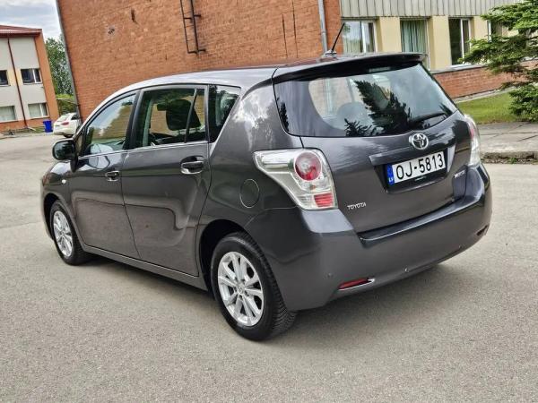 Grey Toyota Verso 2011 in Jekabpils, with an engine capacity of 2.00 L and mileage of 245 thousand km for 5490 €, photo 9 on AUTOMOTO.COM.LV