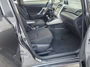 Pelēks Toyota Verso 2011 Jēkabpils, ar dzinēja tilpumu 2.00 L un nobraukumu 245 tūkst. km par 5490 €, foto 13 vietnē AUTOMOTO.COM.LV