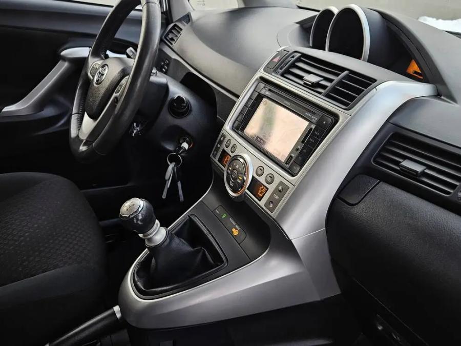 Pelēks Toyota Verso 2011 Jēkabpils, ar dzinēja tilpumu 2.00 L un nobraukumu 245 tūkst. km par 5490 €, foto 14 vietnē AUTOMOTO.COM.LV
