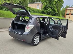 Pelēks Toyota Verso 2011 Jēkabpils, ar dzinēja tilpumu 2.00 L un nobraukumu 245 tūkst. km par 5490 €, foto 15 vietnē AUTOMOTO.COM.LV
