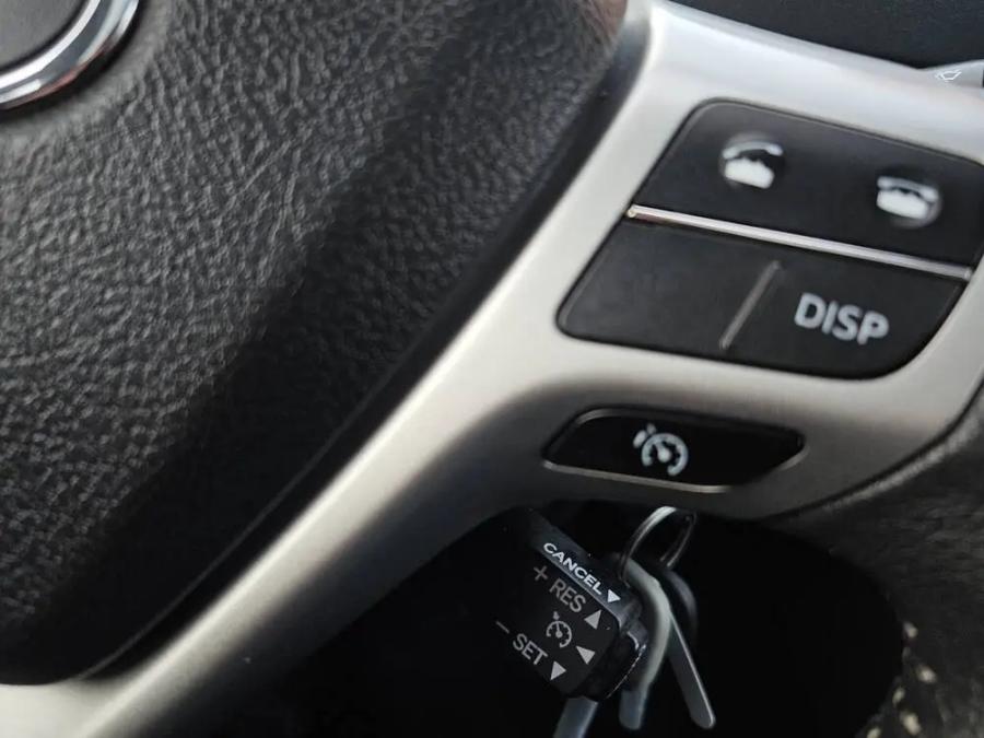 Pelēks Toyota Verso 2011 Jēkabpils, ar dzinēja tilpumu 2.00 L un nobraukumu 245 tūkst. km par 5490 €, foto 18 vietnē AUTOMOTO.COM.LV