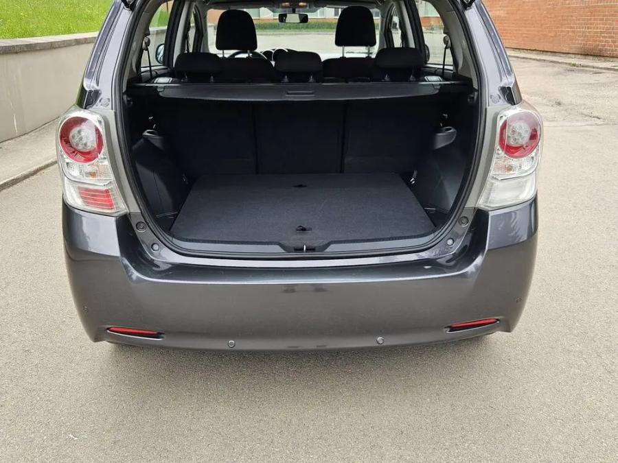 Pelēks Toyota Verso 2011 Jēkabpils, ar dzinēja tilpumu 2.00 L un nobraukumu 245 tūkst. km par 5490 €, foto 26 vietnē AUTOMOTO.COM.LV