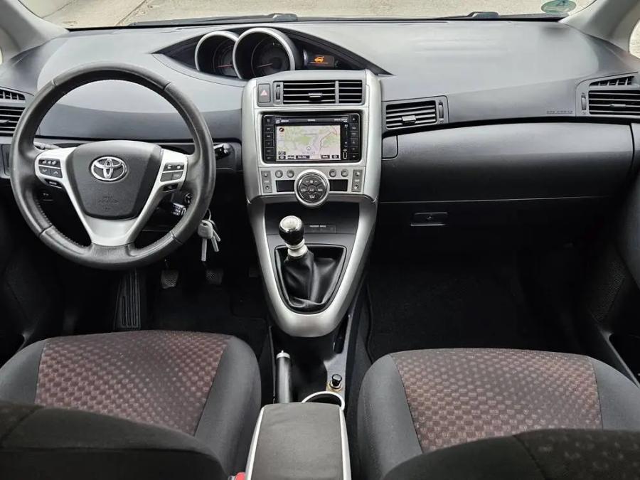Pelēks Toyota Verso 2011 Jēkabpils, ar dzinēja tilpumu 2.00 L un nobraukumu 245 tūkst. km par 5490 €, foto 28 vietnē AUTOMOTO.COM.LV