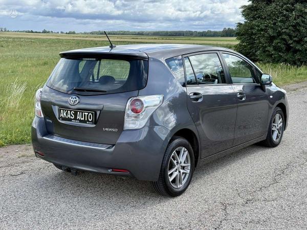 Grey Toyota Verso 2011 in Vilkaviskis, with an engine capacity of 1.80 L and mileage of 172 thousand km for 6900 €, photo 3 on AUTOMOTO.COM.LV