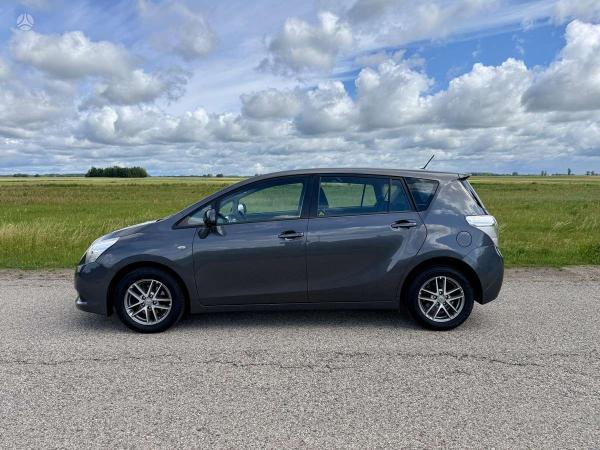 Grey Toyota Verso 2011 in Vilkaviskis, with an engine capacity of 1.80 L and mileage of 172 thousand km for 6900 €, photo 5 on AUTOMOTO.COM.LV