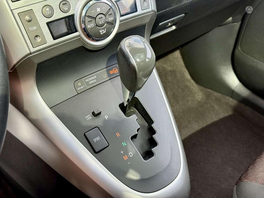 Grey Toyota Verso 2011 in Vilkaviskis, with an engine capacity of 1.80 L and mileage of 172 thousand km for 6900 €, photo 15 on AUTOMOTO.COM.LV