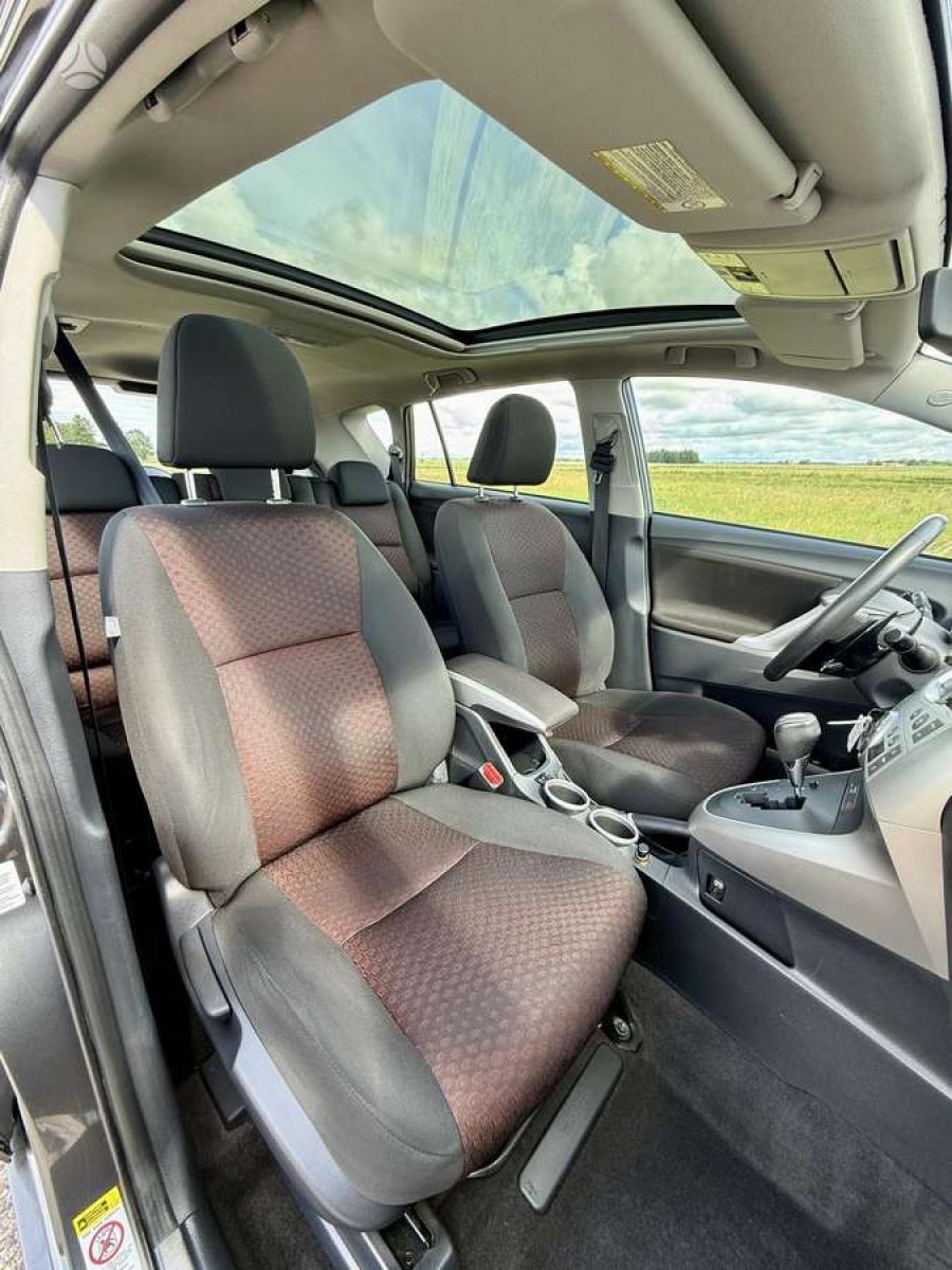 Grey Toyota Verso 2011 in Vilkaviskis, with an engine capacity of 1.80 L and mileage of 172 thousand km for 6900 €, photo 20 on AUTOMOTO.COM.LV