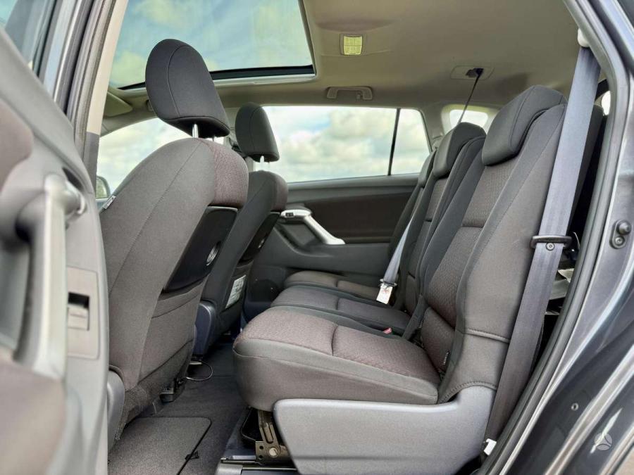 Grey Toyota Verso 2011 in Vilkaviskis, with an engine capacity of 1.80 L and mileage of 172 thousand km for 6900 €, photo 21 on AUTOMOTO.COM.LV