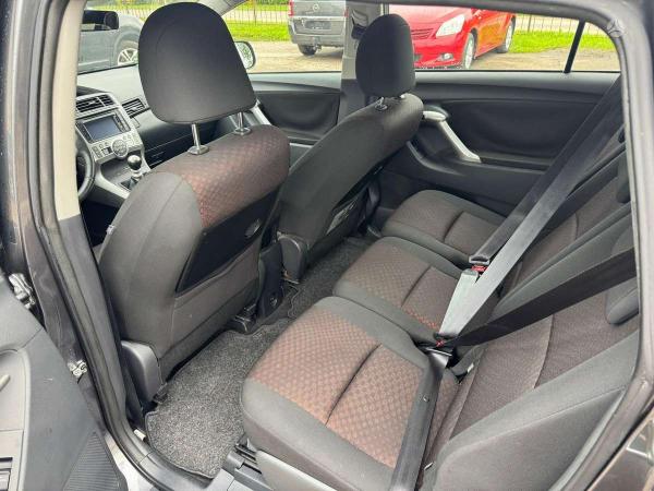 Grey Toyota Verso 2011 in Jurbarkas, with an engine capacity of 2.00 L and mileage of 273 thousand km for 4250 €, photo 8 on AUTOMOTO.COM.LV