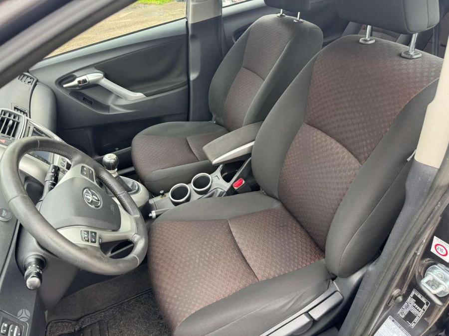 Pelēks Toyota Verso 2011 Jurbarkas, ar dzinēja tilpumu 2.00 L un nobraukumu 273 tūkst. km par 4250 €, foto 11 vietnē AUTOMOTO.COM.LV