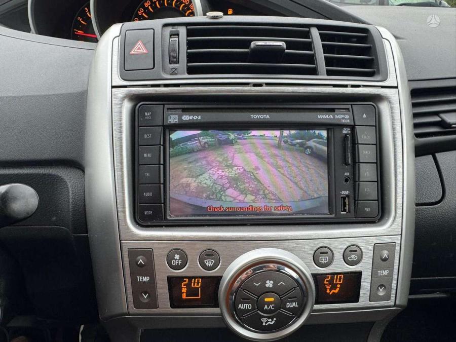 Pelēks Toyota Verso 2011 Jurbarkas, ar dzinēja tilpumu 2.00 L un nobraukumu 273 tūkst. km par 4250 €, foto 14 vietnē AUTOMOTO.COM.LV