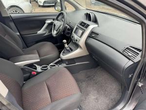 Pelēks Toyota Verso 2011 Jurbarkas, ar dzinēja tilpumu 2.00 L un nobraukumu 273 tūkst. km par 4250 €, foto 16 vietnē AUTOMOTO.COM.LV