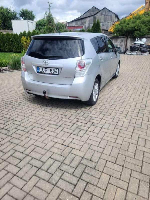 Pelēks Toyota Verso 2011 Kauņa, ar dzinēja tilpumu 2.00 L un nobraukumu 192 tūkst. km par 4600 €, foto 3 vietnē AUTOMOTO.COM.LV