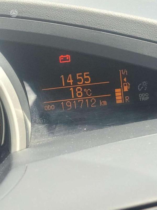 Pelēks Toyota Verso 2011 Kauņa, ar dzinēja tilpumu 2.00 L un nobraukumu 192 tūkst. km par 4600 €, foto 6 vietnē AUTOMOTO.COM.LV