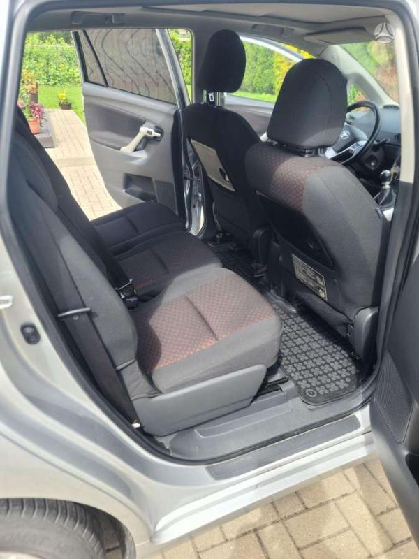 Pelēks Toyota Verso 2011 Kauņa, ar dzinēja tilpumu 2.00 L un nobraukumu 192 tūkst. km par 4600 €, foto 10 vietnē AUTOMOTO.COM.LV