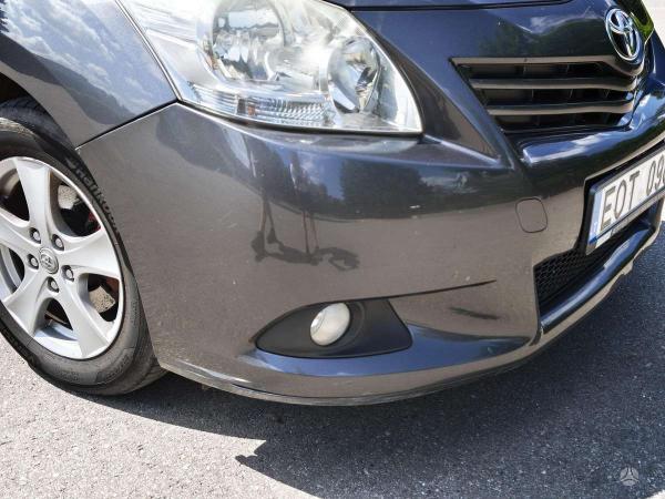 Grey Toyota Verso 2011 in Vilnius, with an engine capacity of 1.80 L and mileage of 169 thousand km for 5500 €, photo 5 on AUTOMOTO.COM.LV