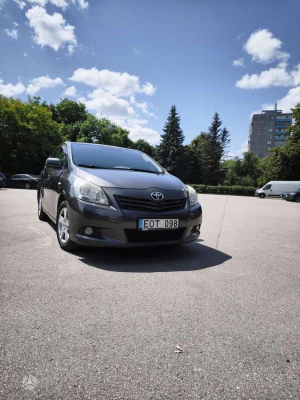 Grey Toyota Verso 2011 in Vilnius, with an engine capacity of 1.80 L and mileage of 169 thousand km for 5500 €, photo 6 on AUTOMOTO.COM.LV