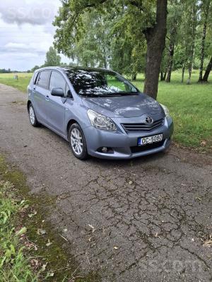 Pelēks Toyota Verso 2011 Jelgava, ar dzinēja tilpumu 2.00 L un nobraukumu 306 tūkst. km par 4900 €, foto 3 vietnē AUTOMOTO.COM.LV
