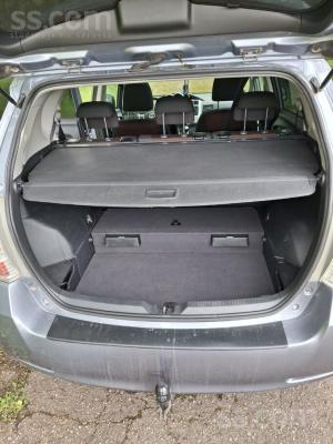 Pelēks Toyota Verso 2011 Jelgava, ar dzinēja tilpumu 2.00 L un nobraukumu 306 tūkst. km par 4900 €, foto 9 vietnē AUTOMOTO.COM.LV