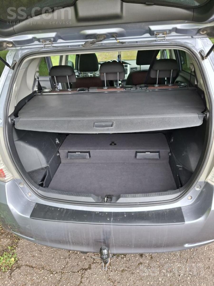 Pelēks Toyota Verso 2011 Jelgava, ar dzinēja tilpumu 2.00 L un nobraukumu 306 tūkst. km par 4900 €, foto 9 vietnē AUTOMOTO.COM.LV