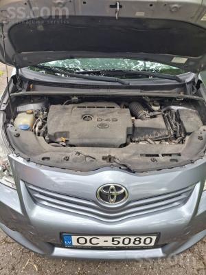 Pelēks Toyota Verso 2011 Jelgava, ar dzinēja tilpumu 2.00 L un nobraukumu 306 tūkst. km par 4900 €, foto 10 vietnē AUTOMOTO.COM.LV