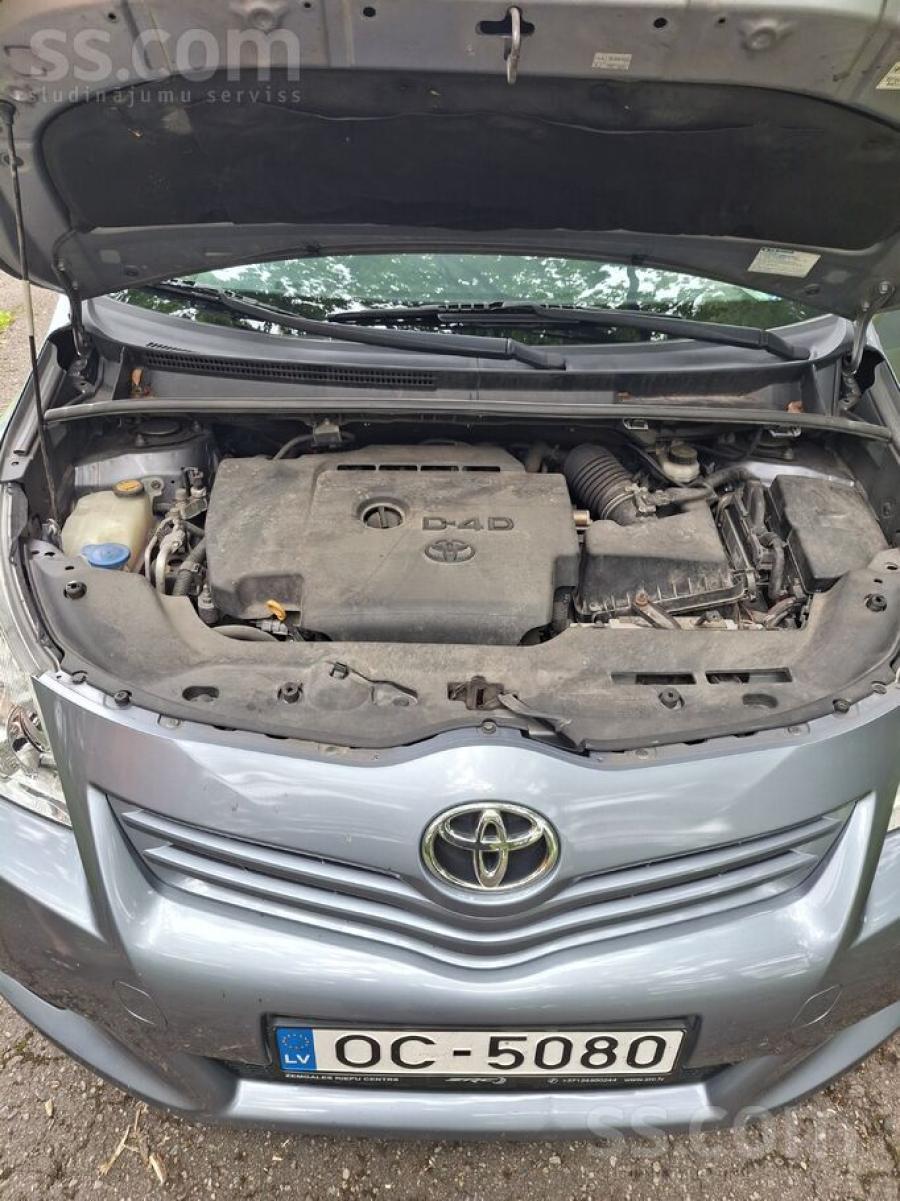 Pelēks Toyota Verso 2011 Jelgava, ar dzinēja tilpumu 2.00 L un nobraukumu 306 tūkst. km par 4900 €, foto 10 vietnē AUTOMOTO.COM.LV