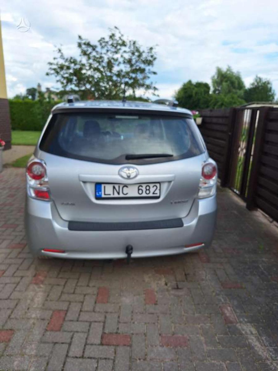 Pelēks Toyota Verso 2011 Klaipėda, ar dzinēja tilpumu 2.23 L un nobraukumu 216 tūkst. km par 4900 €, foto 5 vietnē AUTOMOTO.COM.LV