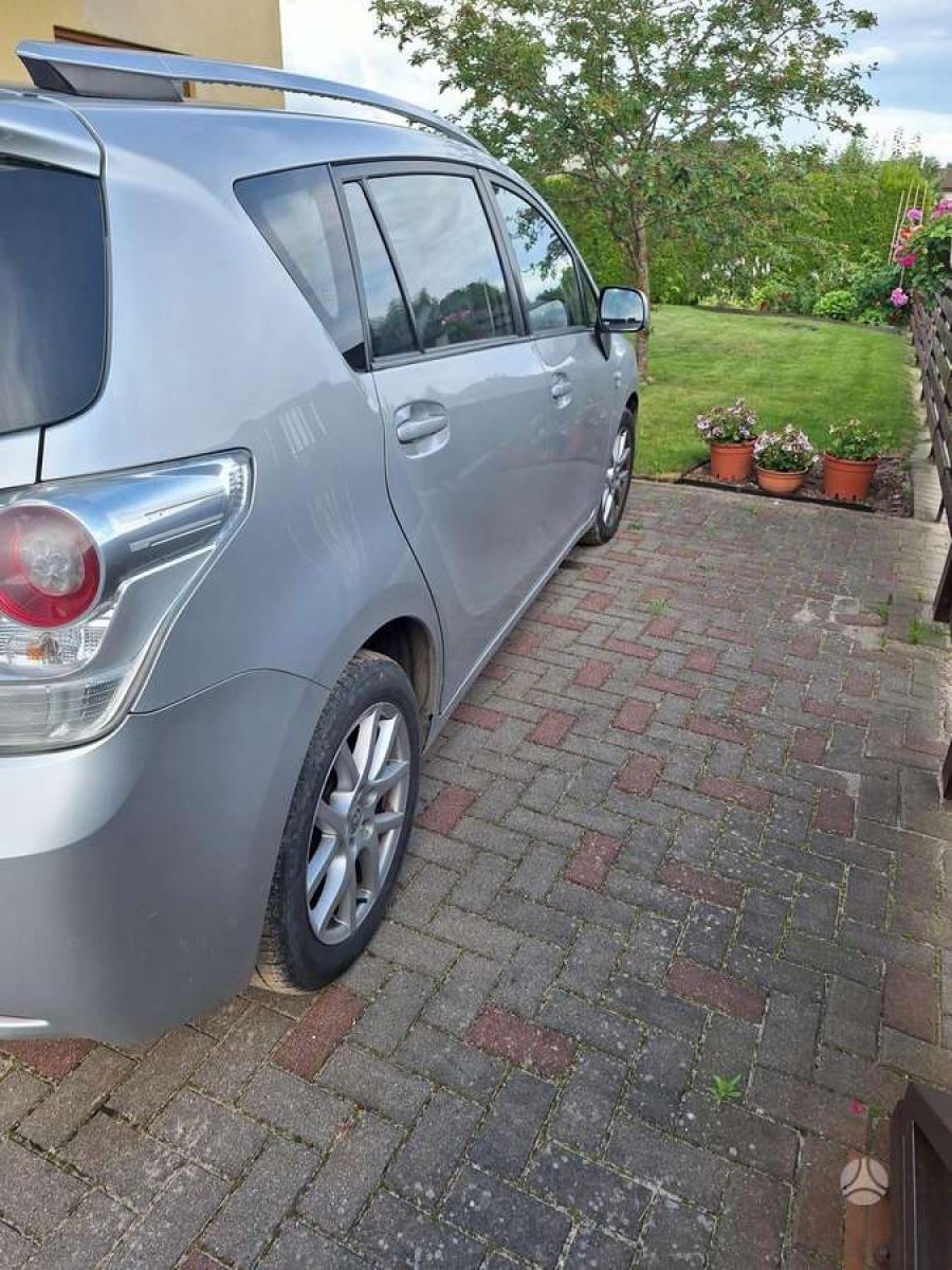Pelēks Toyota Verso 2011 Klaipėda, ar dzinēja tilpumu 2.23 L un nobraukumu 216 tūkst. km par 4900 €, foto 6 vietnē AUTOMOTO.COM.LV
