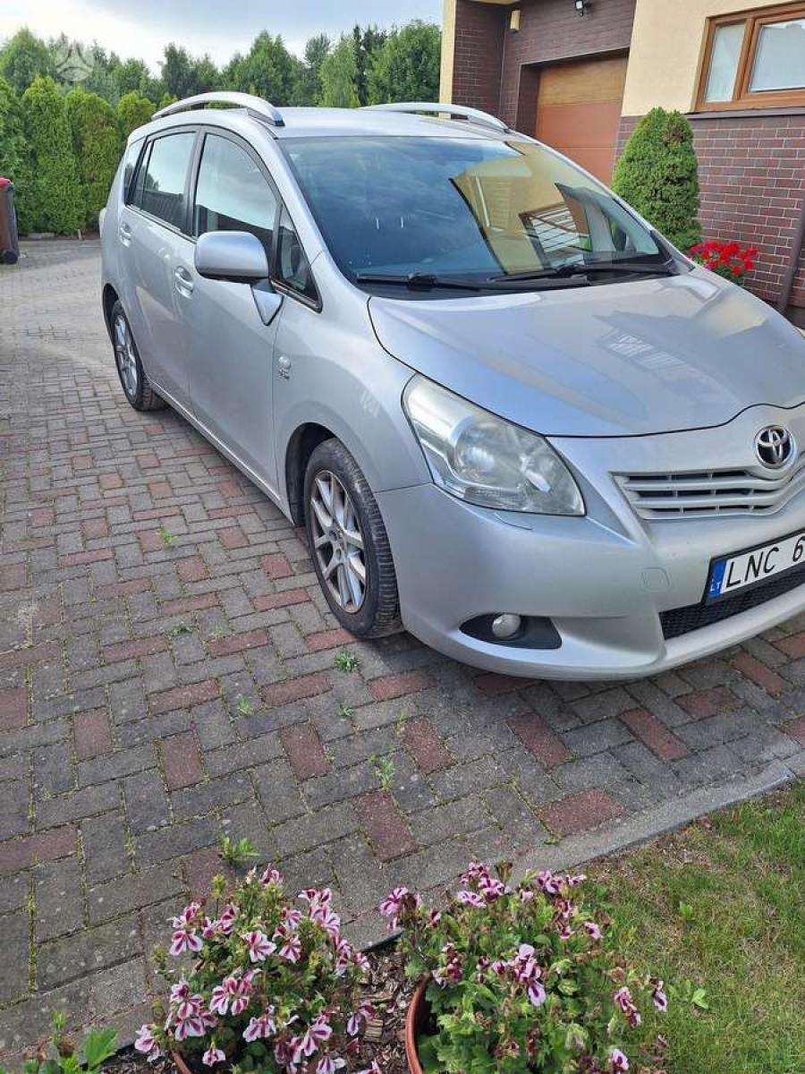 Pelēks Toyota Verso 2011 Klaipėda, ar dzinēja tilpumu 2.23 L un nobraukumu 216 tūkst. km par 4900 €, foto 7 vietnē AUTOMOTO.COM.LV