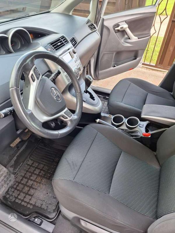 Pelēks Toyota Verso 2011 Klaipėda, ar dzinēja tilpumu 2.23 L un nobraukumu 216 tūkst. km par 4900 €, foto 9 vietnē AUTOMOTO.COM.LV