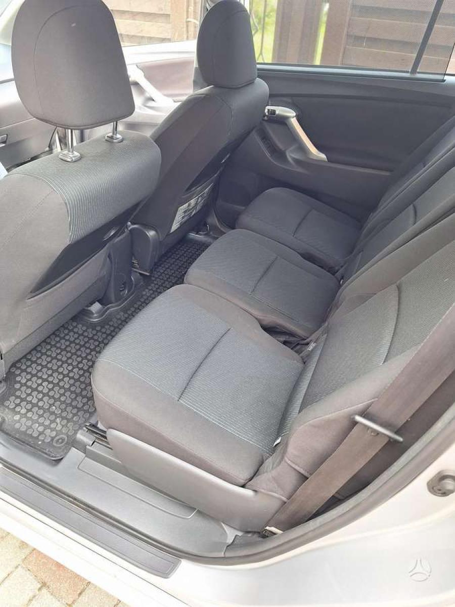 Pelēks Toyota Verso 2011 Klaipėda, ar dzinēja tilpumu 2.23 L un nobraukumu 216 tūkst. km par 4900 €, foto 14 vietnē AUTOMOTO.COM.LV