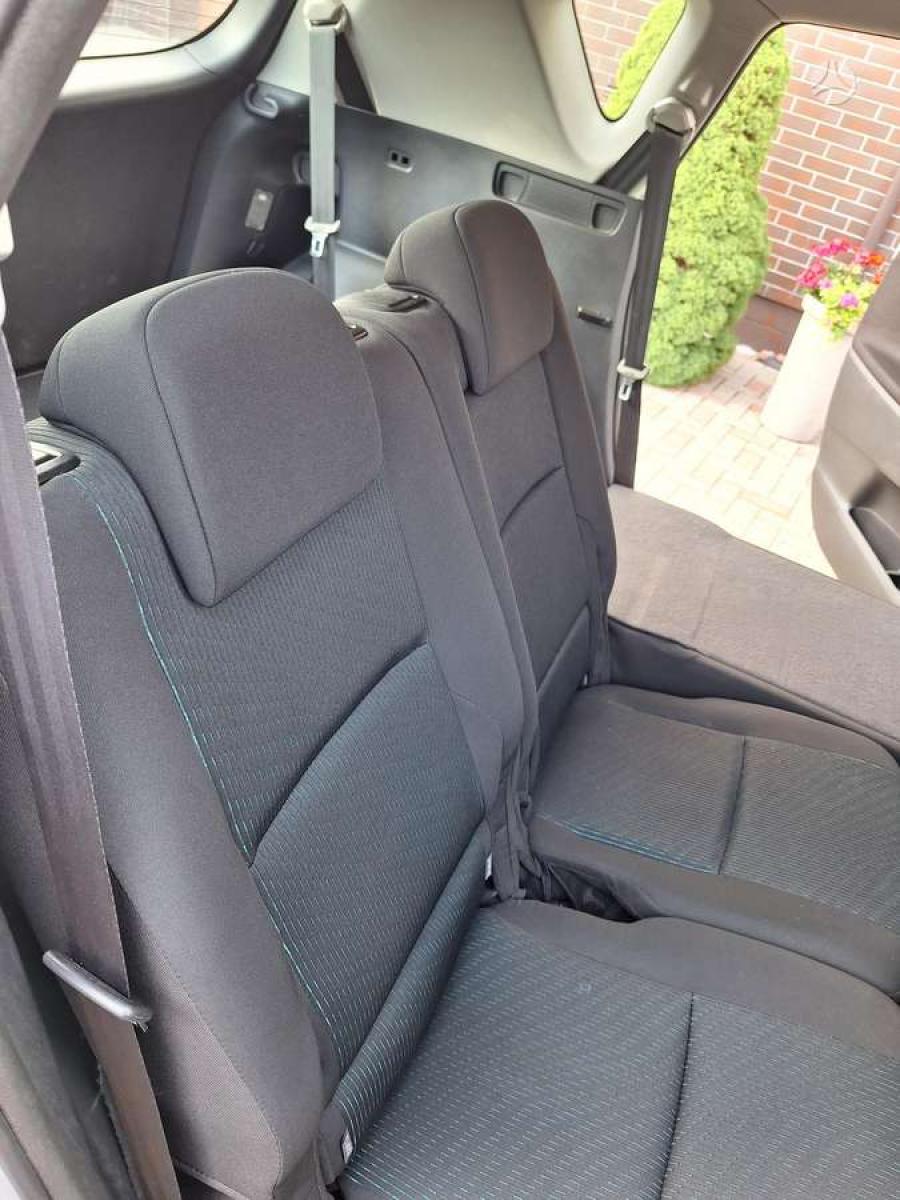 Pelēks Toyota Verso 2011 Klaipėda, ar dzinēja tilpumu 2.23 L un nobraukumu 216 tūkst. km par 4900 €, foto 18 vietnē AUTOMOTO.COM.LV