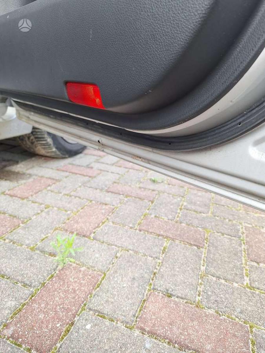 Pelēks Toyota Verso 2011 Klaipėda, ar dzinēja tilpumu 2.23 L un nobraukumu 216 tūkst. km par 4900 €, foto 23 vietnē AUTOMOTO.COM.LV