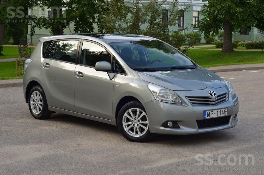 Pelēks Toyota Verso 2011 Valmiera, ar dzinēja tilpumu 2.00 L un nobraukumu 317 tūkst. km par 4750 €, foto 3 vietnē AUTOMOTO.COM.LV