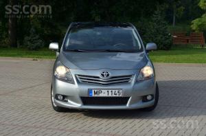 Pelēks Toyota Verso 2011 Valmiera, ar dzinēja tilpumu 2.00 L un nobraukumu 317 tūkst. km par 4750 €, foto 4 vietnē AUTOMOTO.COM.LV