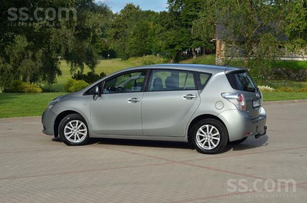 Grey Toyota Verso 2011 in Valmiera, with an engine capacity of 2.00 L and mileage of 317 thousand km for 4750 €, photo 7 on AUTOMOTO.COM.LV