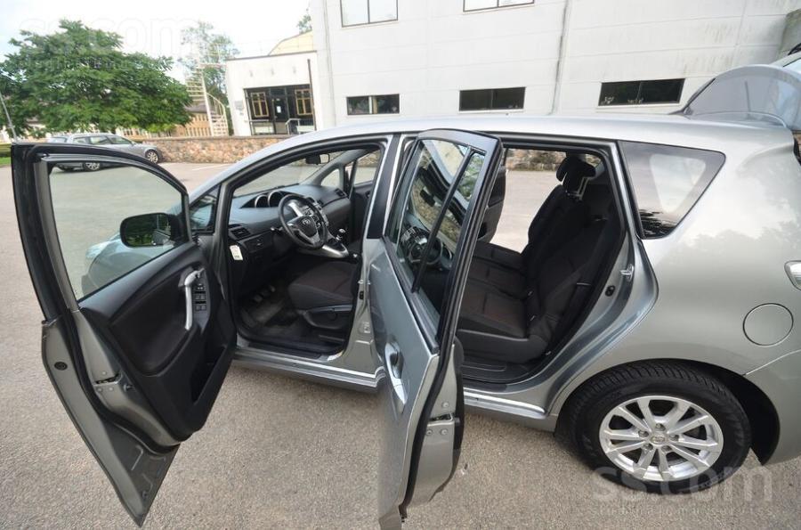 Pelēks Toyota Verso 2011 Valmiera, ar dzinēja tilpumu 2.00 L un nobraukumu 317 tūkst. km par 4750 €, foto 16 vietnē AUTOMOTO.COM.LV