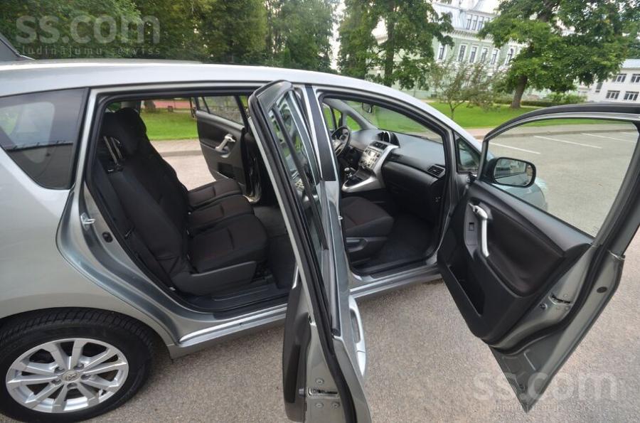 Pelēks Toyota Verso 2011 Valmiera, ar dzinēja tilpumu 2.00 L un nobraukumu 317 tūkst. km par 4750 €, foto 17 vietnē AUTOMOTO.COM.LV