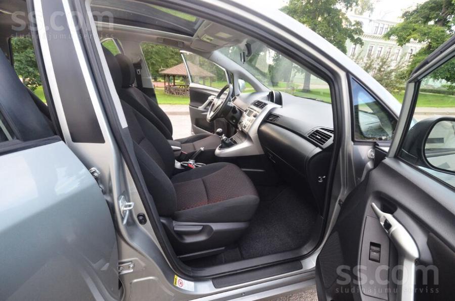 Pelēks Toyota Verso 2011 Valmiera, ar dzinēja tilpumu 2.00 L un nobraukumu 317 tūkst. km par 4750 €, foto 23 vietnē AUTOMOTO.COM.LV