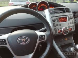 Grey Toyota Verso 2011 in Riga, with an engine capacity of 2.00 L and mileage of 258 thousand km for 4500 €, photo 5 on AUTOMOTO.COM.LV