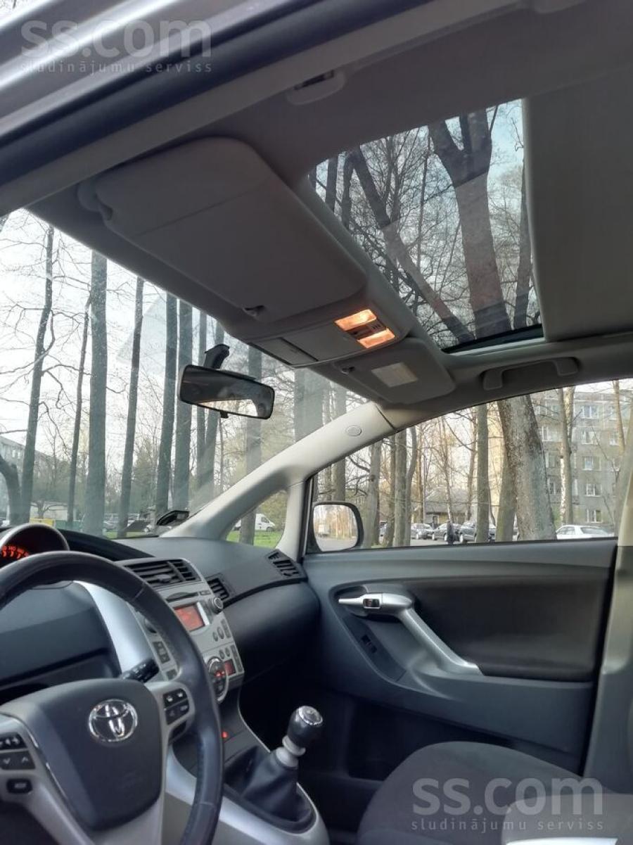 Grey Toyota Verso 2011 in Riga, with an engine capacity of 2.00 L and mileage of 258 thousand km for 4500 €, photo 6 on AUTOMOTO.COM.LV